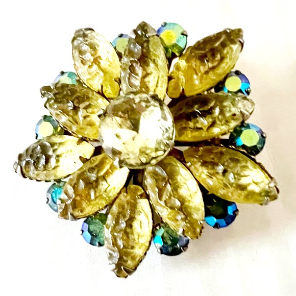Source Unknown | Jewelry | Vintage Brooch Pin With Rhinestones Cluster ...